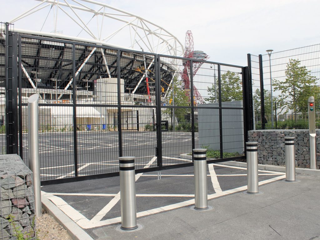 London Stadium Fencing Installation - Binns Fencing | Security Fencing ...